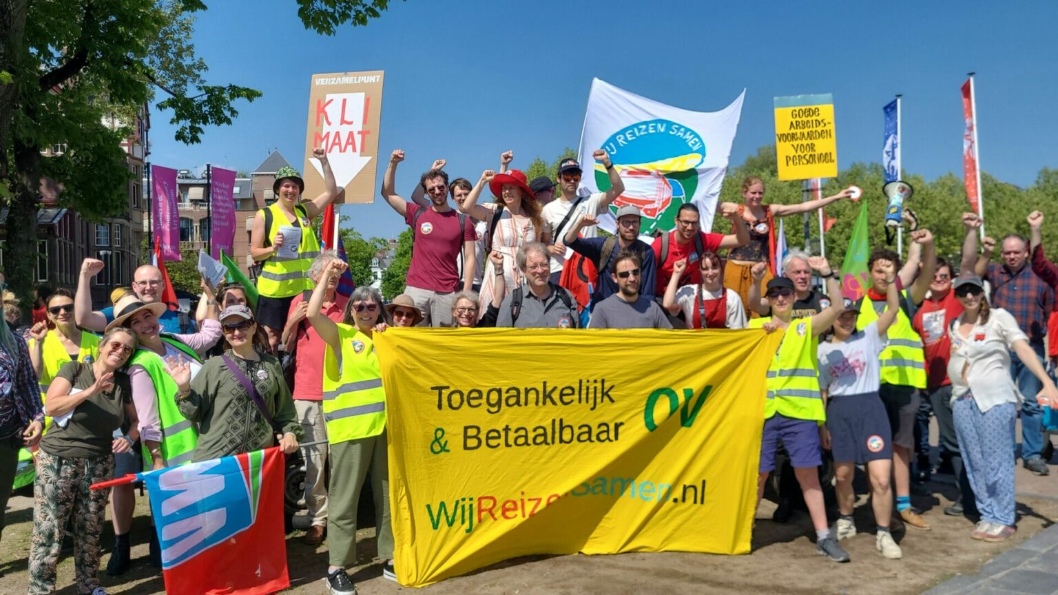 1 mei, Amsterdam: FNV Dag van de Arbeid-demonstratie tegen het ...