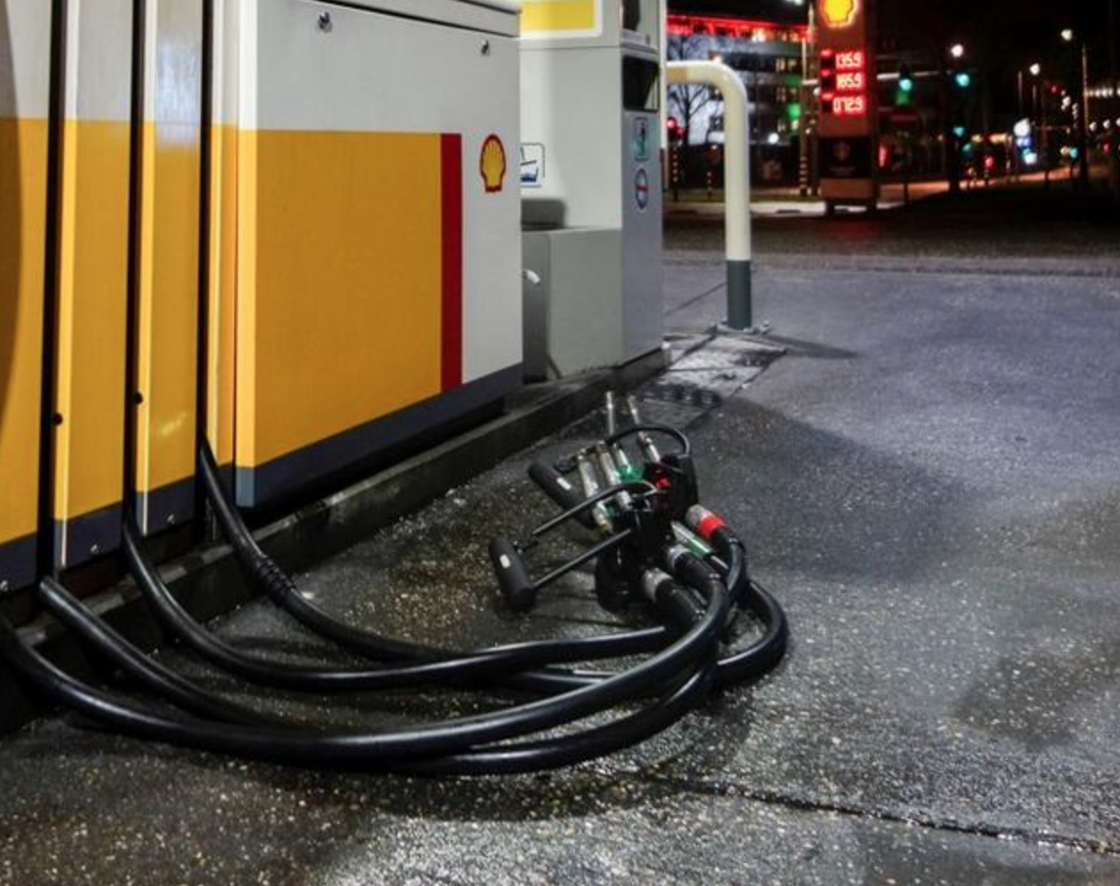Shell pompstation op slot en “greenwashed” | Doorbraak.eu
