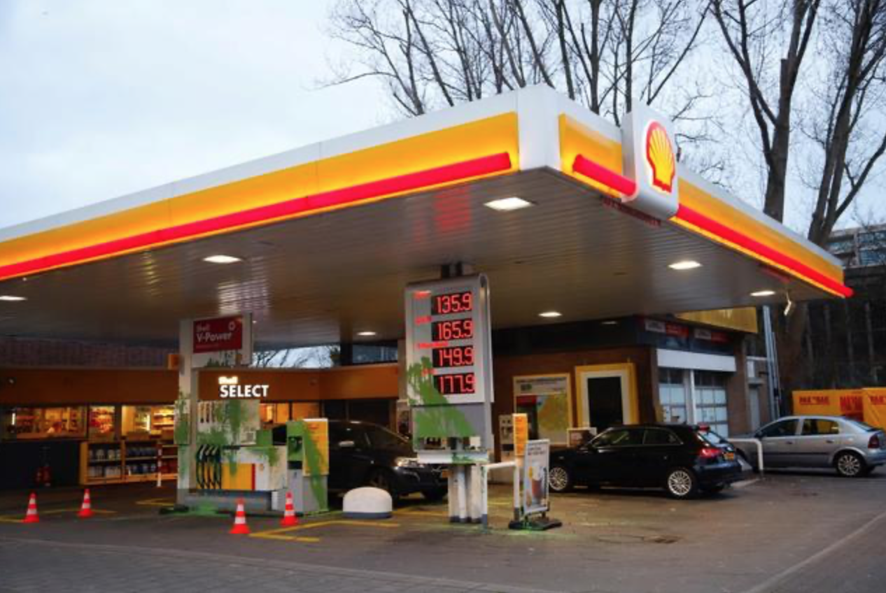 Shell pompstation op slot en “greenwashed” | Doorbraak.eu