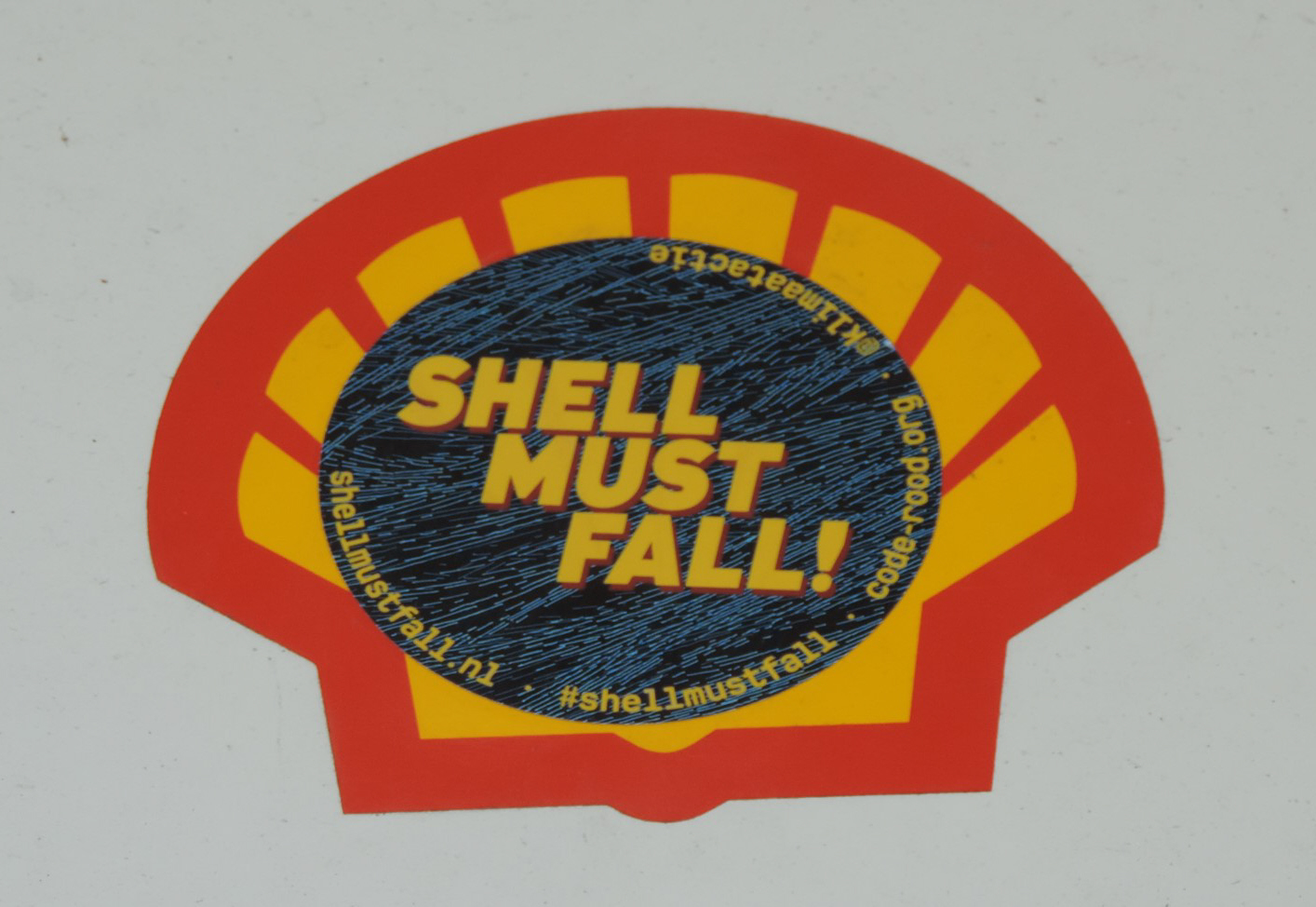 Klimaatactivisten van Code Rood bezetten zeven uur lang een Shell ...