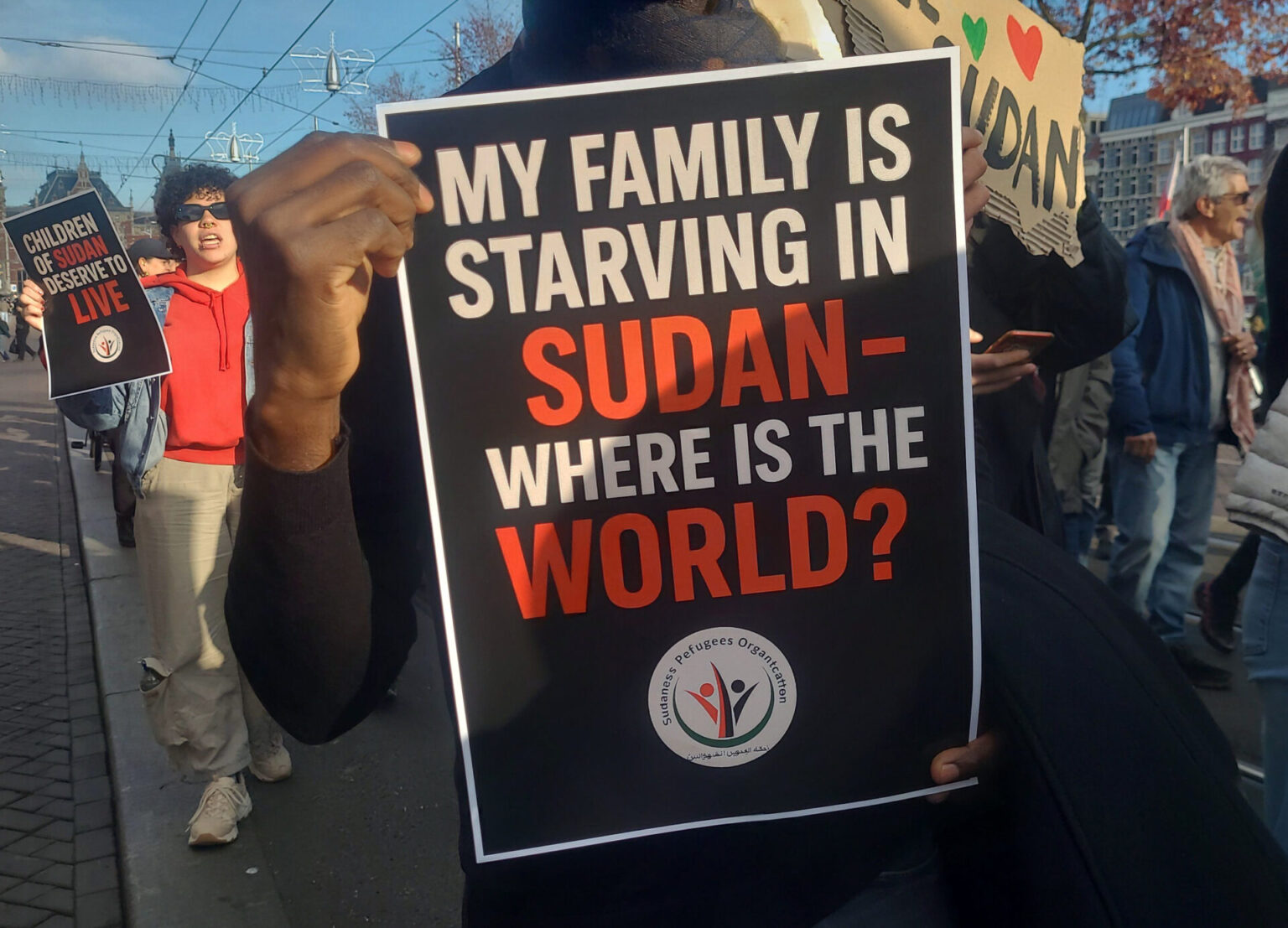 Teken de open brief van de Sudanese Refugees Organization en Yalla for ...