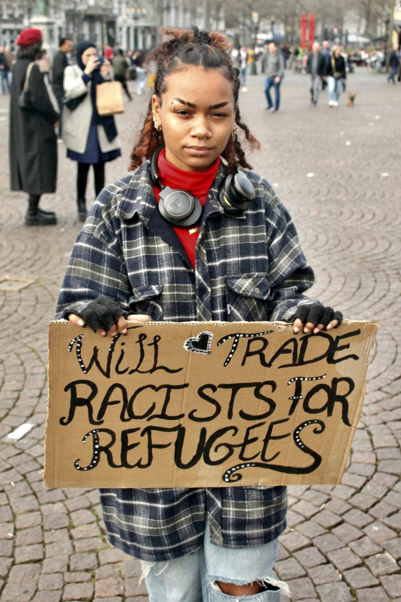 "Geen racisme in de raad", was het motto gisteren bij 20 demo's in het ...