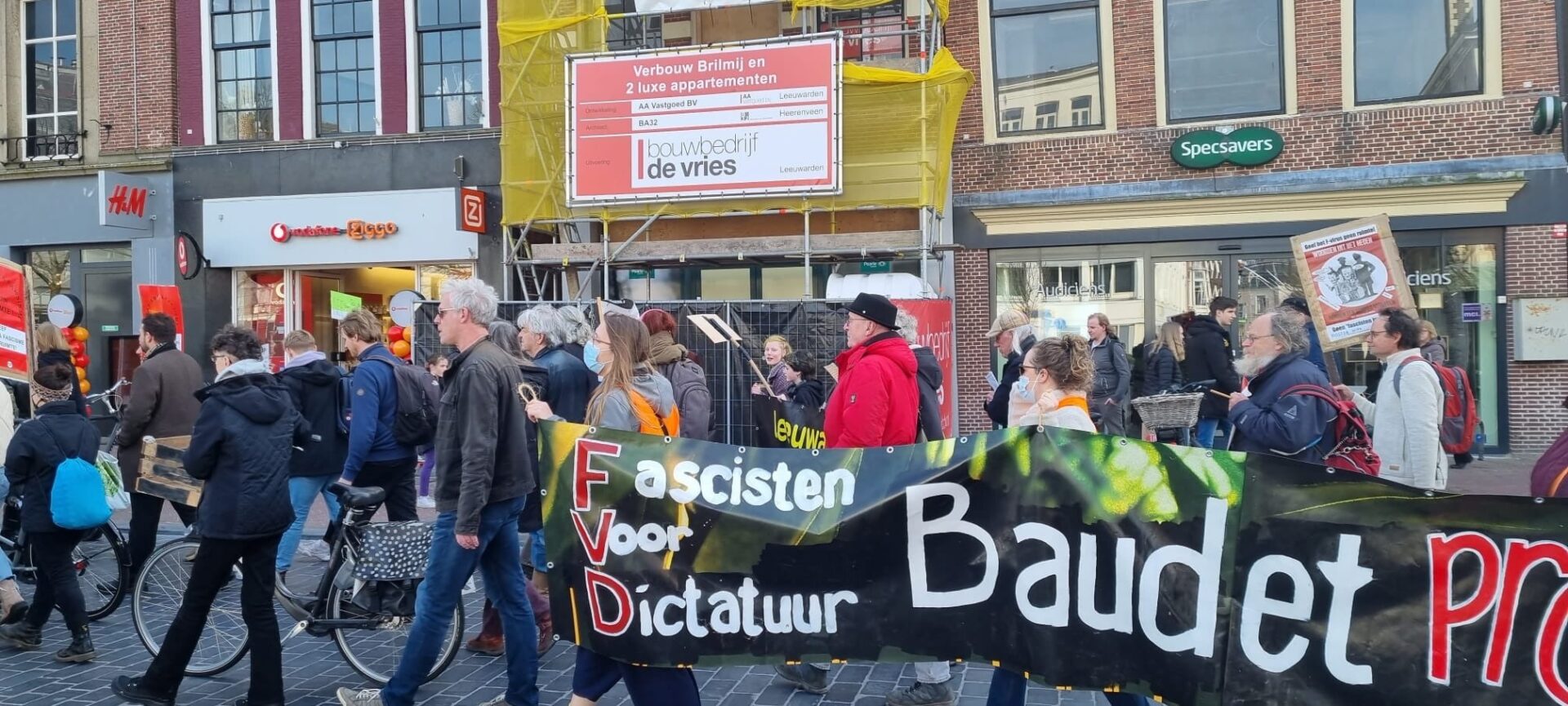 "Geen racisme in de raad", was het motto gisteren bij 20 demo's in het ...