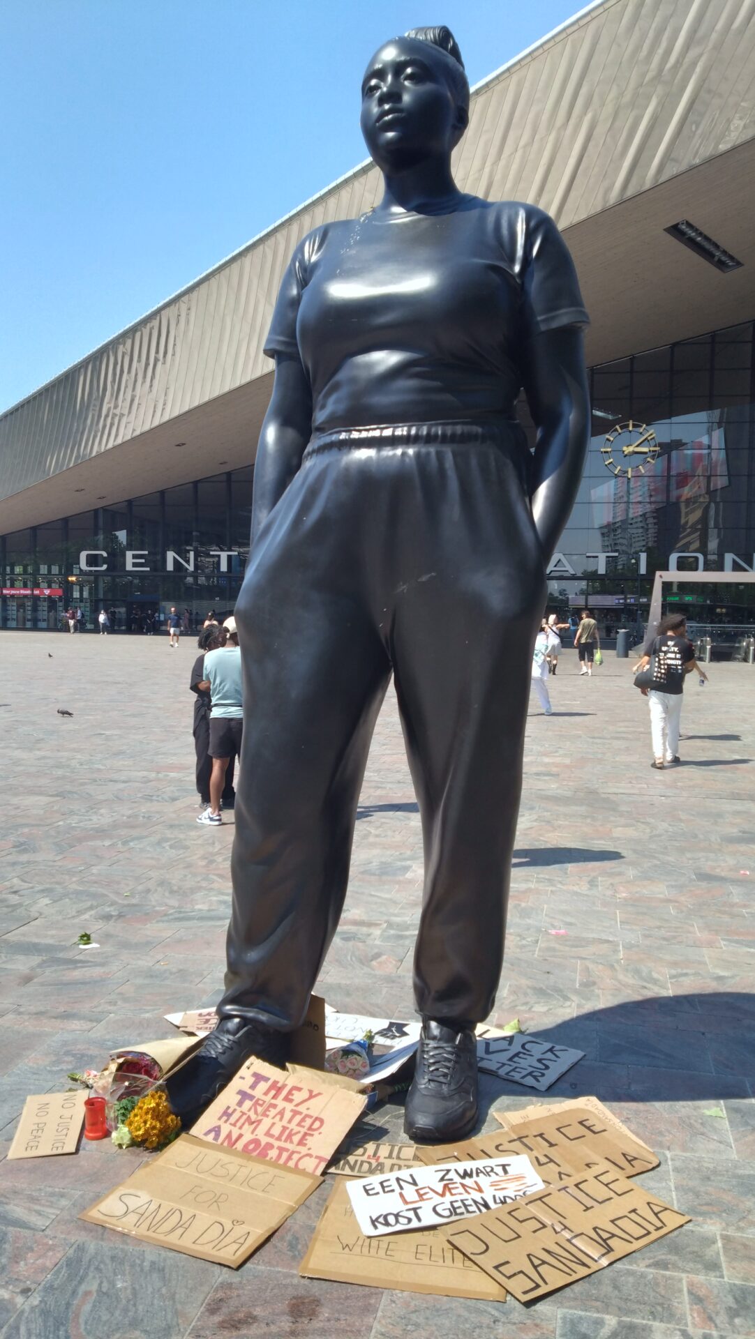 Lisa McCray: “Witte, rijke mensen blijken boven de wet te staan ...