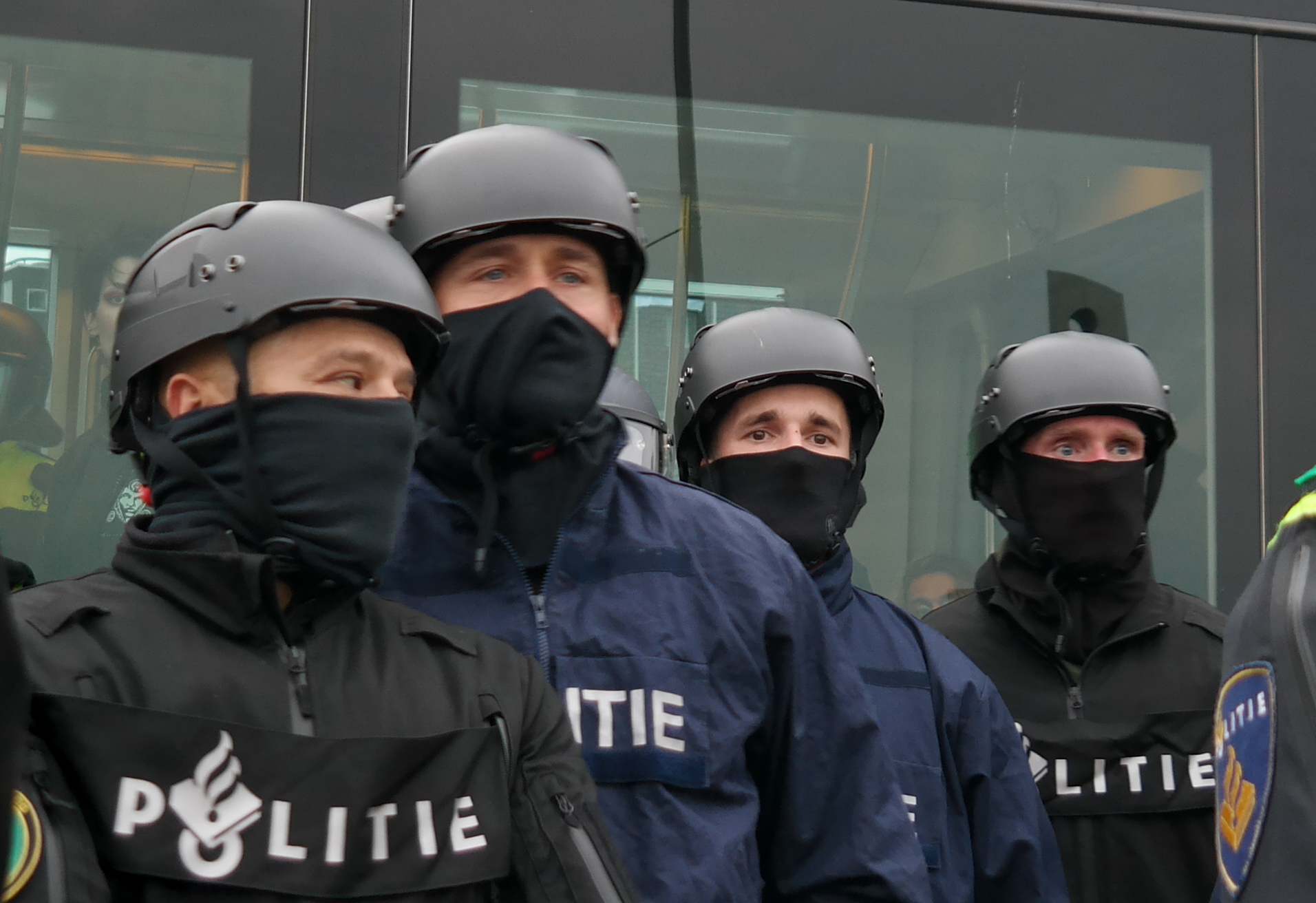 Na alle politici volgen ook alle media klakkeloos de lijn-Yeşilgöz over ...