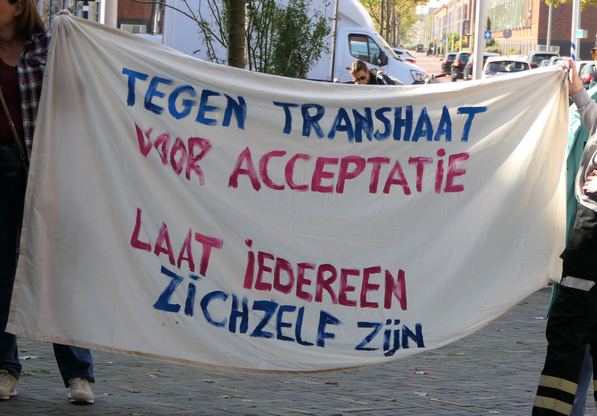 “Anti-fascist tot in de kist” - demonstratie in Ypenburg tegen geweld ...